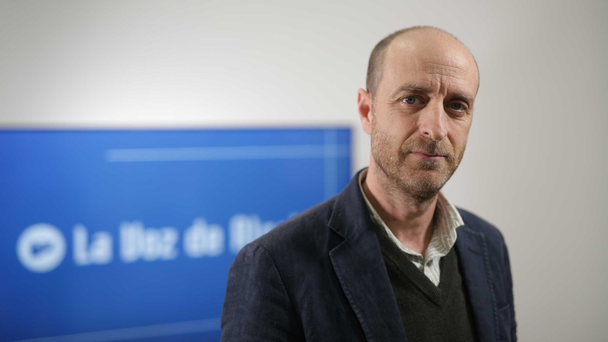 Juan Alcaide: «Intento hacer visible en un poema lo que es invisible ...